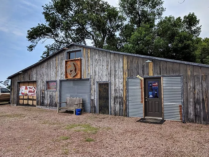 Welcome to The Smoking Mule, where the exterior might not win beauty contests, but the flavors inside are pageant-worthy. This unassuming spot is proof that you can't judge a restaurant by its siding.