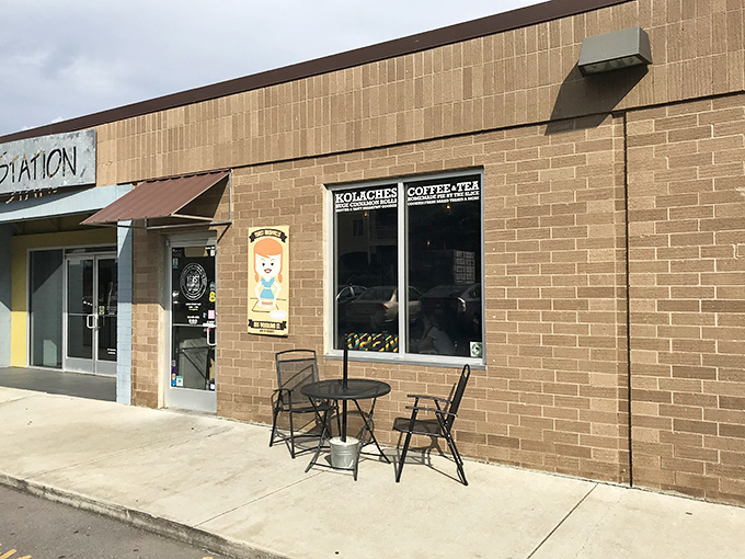 Welcome to carb paradise! Yeast Nashville's cheerful exterior promises a feast for the senses, with its quirky mascot and tempting menu teasing passersby.