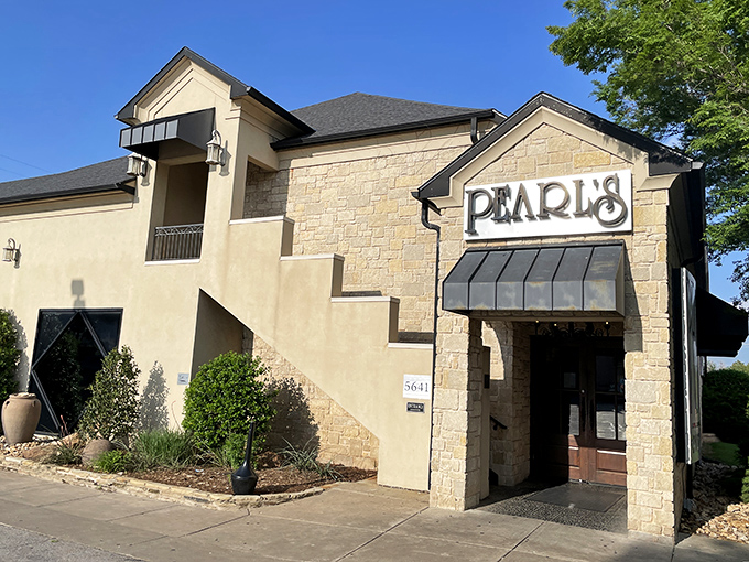 A hidden pearl in the Sooner State! Pearl's Oyster Bar brings coastal charm to Oklahoma City's bustling streets.