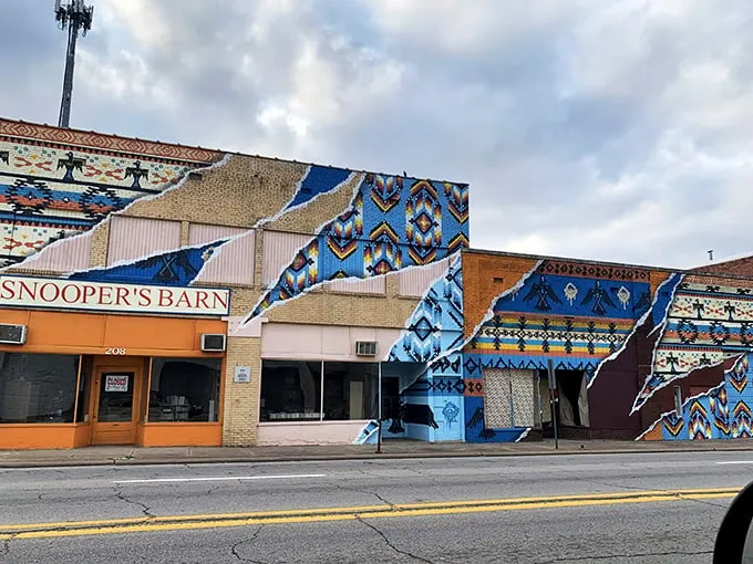 Welcome to Snooper's Barn, where books and Native American-inspired art collide! This literary oasis in Fort Smith is like a psychedelic dream for bookworms.