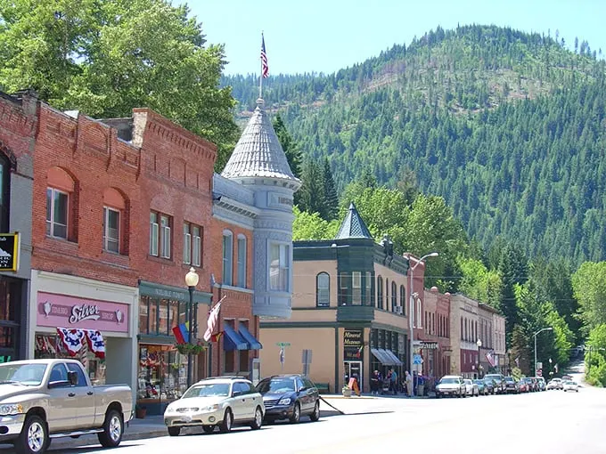 Step into a Norman Rockwell painting come to life! Wallace's main street is a charming time capsule where history and modernity dance a delightful waltz.