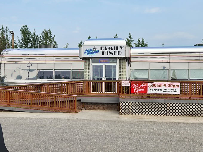 A silver bullet of deliciousness! This retro diner looks like it teleported straight from the 1950s to serve up some Alaskan comfort food realness.