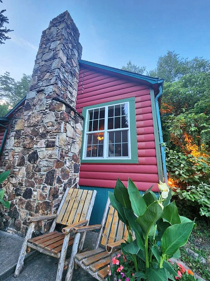 Rustic charm meets culinary delight! This log cabin's red exterior isn't just for show—it's a beacon for hungry travelers seeking a taste of the Ozarks.