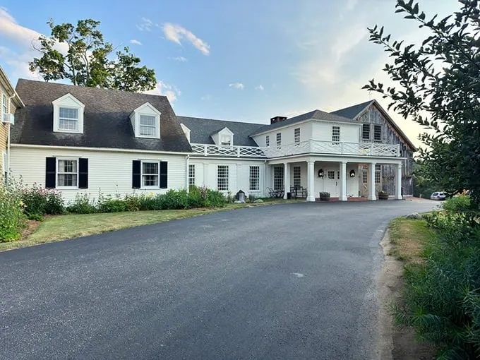 A colonial time capsule with a culinary twist! The Salem Cross Inn's pristine white exterior promises a journey through history – and your taste buds are invited along for the ride.
