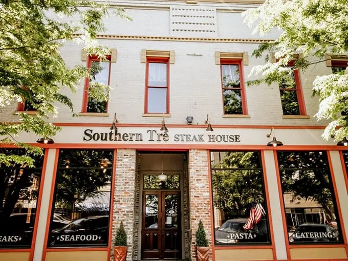 A brick-and-mortar invitation to carnivorous bliss! Southern Tré's facade promises a steak experience that'll make your taste buds do a happy dance.