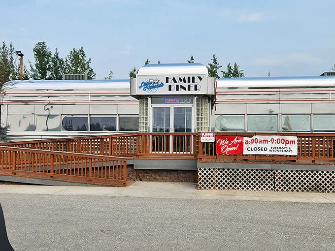 A silver bullet of deliciousness! This retro diner looks like it teleported straight from the 1950s to serve up some Alaskan comfort food realness.