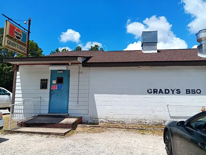 A humble white building with a Pepsi sign? This unassuming exterior hides a barbecue paradise that'll make your taste buds do a happy dance.