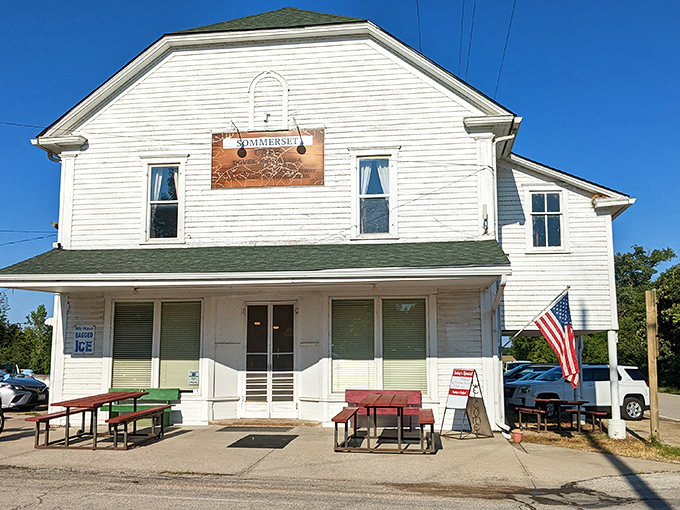 A slice of Americana: Sommerset Café stands proud against the Kansas sky, beckoning hungry travelers with the promise of homestyle cooking and heavenly pies.