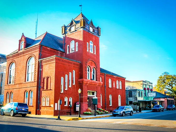 Step back in time on Natchitoches' brick-paved streets. It's like Mayberry, but with better food and a dash of Creole spice!