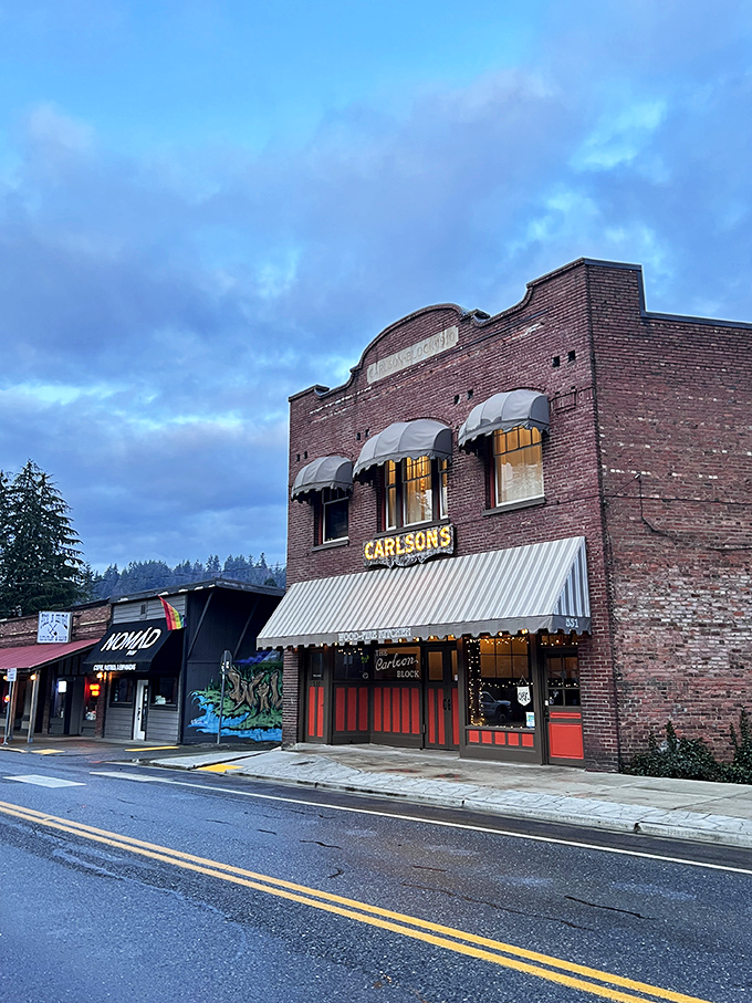 A slice of small-town Americana with a side of pizza perfection. The Carlson Block stands proud, beckoning hungry travelers with its timeless brick facade and promise of culinary delights.