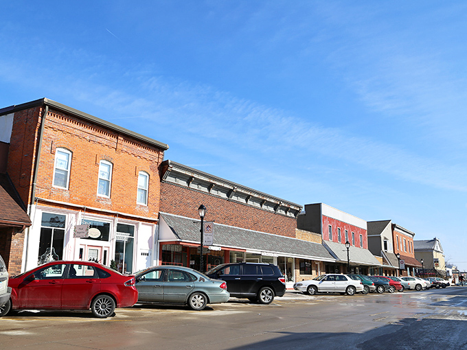 Step into a Norman Rockwell painting come to life! Kalona's main street is a charming blend of old-world charm and modern convenience.