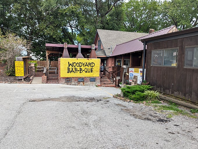 Welcome to BBQ paradise! Woodyard Bar-B-Que's sunny yellow facade is like a beacon of hope for hungry souls.