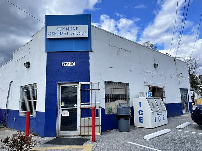 A time capsule with a side of burgers! This unassuming exterior hides a treasure trove of flavor that'll transport you back to simpler times.