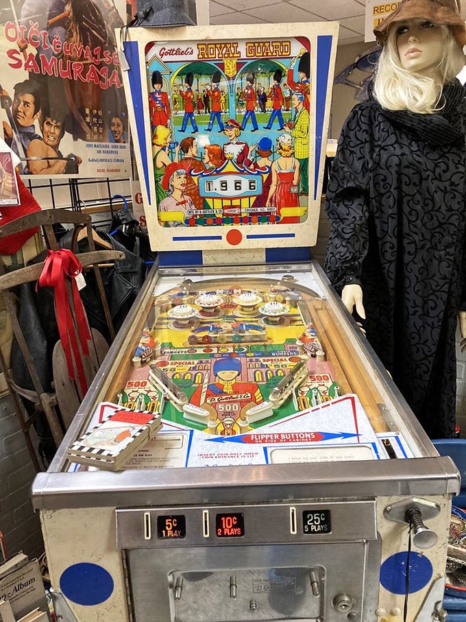 Step right up to the "Royal Guard" of pinball machines! This vintage beauty's got more bells and whistles than a carnival midway.