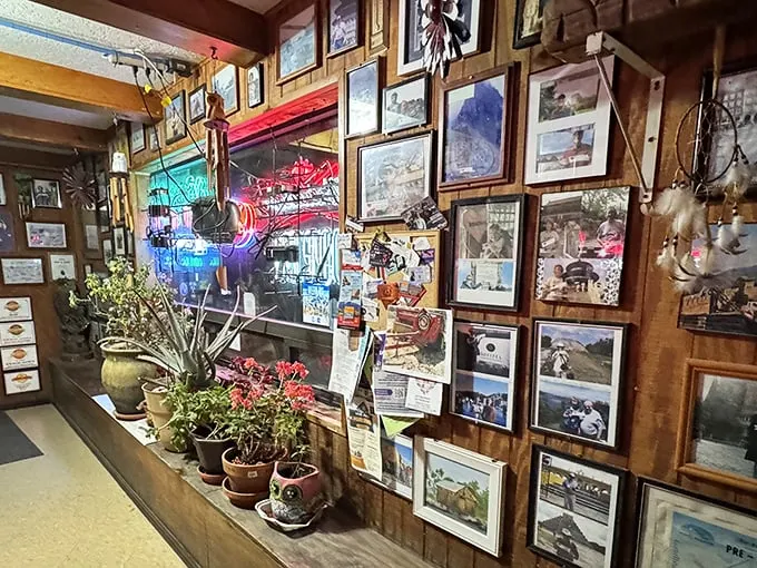 If these walls could talk, they'd probably say, "Take a picture, it'll last longer!" Oh wait, that's exactly what's happening here.