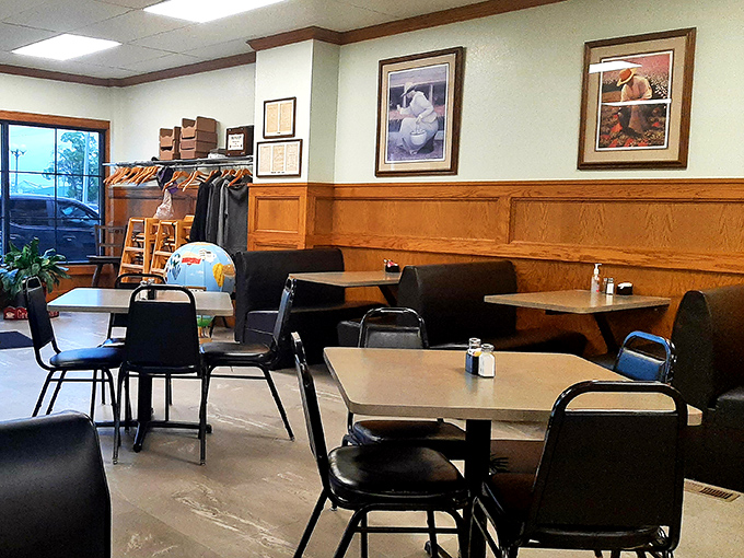 Pull up a chair and stay awhile. In this dining area, strangers become friends, and friends become family – all over a slice of pie.