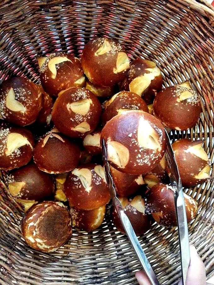 These pretzel bites are the ultimate crowd-pleasers. Small in size, big on flavor – like Danny DeVito in pastry form!