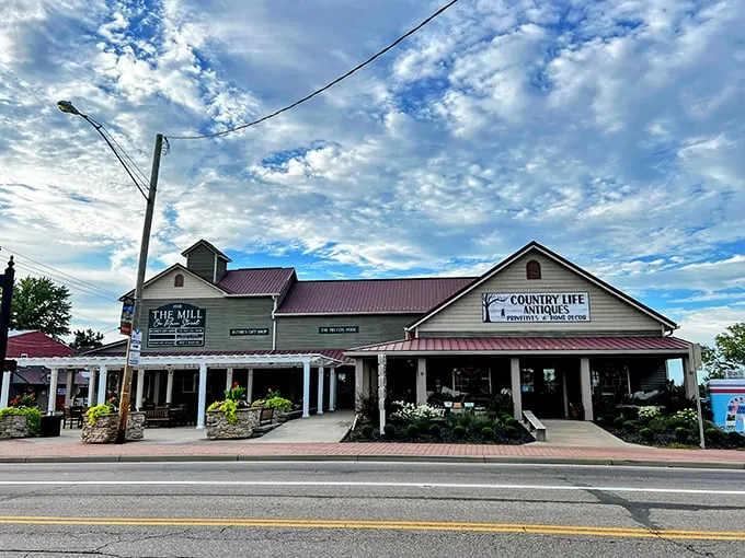 Shopaholics and food lovers unite! These charming storefronts are your gateway to a world of local flavors and crafts. Warning: your wallet may get lighter, but your shopping bags will definitely get heavier.
