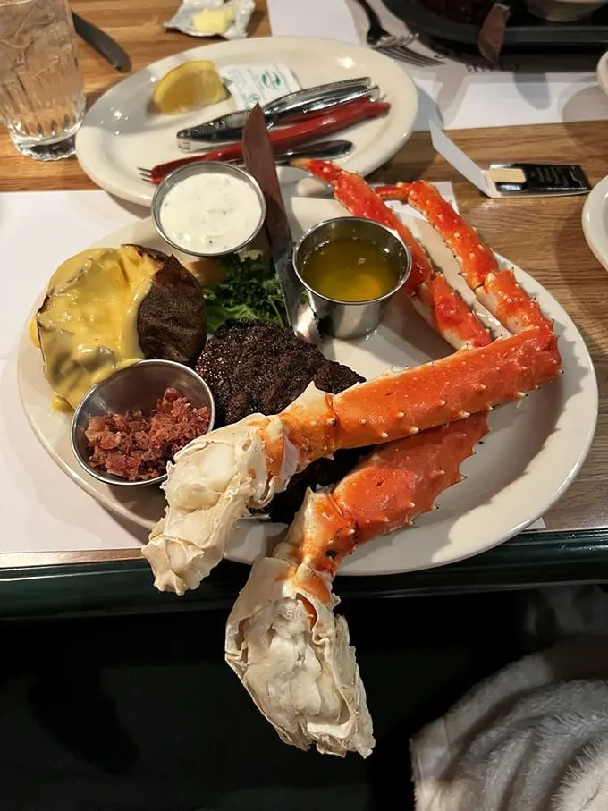 The king of the sea meets land-lubber delights. This plate is a royal feast fit for an Alaskan monarch – or just a very hungry diner.