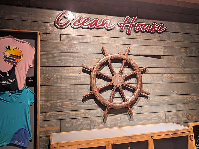 Yo ho, yo ho, a seafood lover's life for me! This wall decor screams "nautical chic" louder than a foghorn.