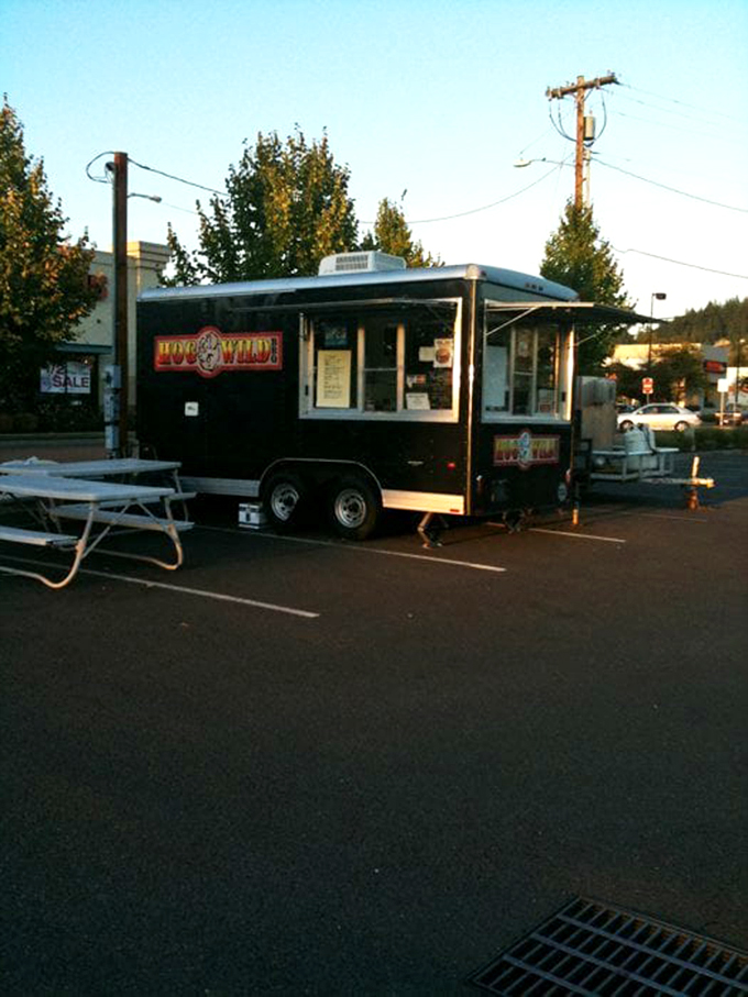 BBQ on wheels? Yes, please! This food truck is like a mobile flavor factory, ready to roll into your heart.