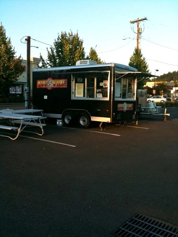 BBQ on wheels? Yes, please! This food truck is like a mobile flavor factory, ready to roll into your heart.