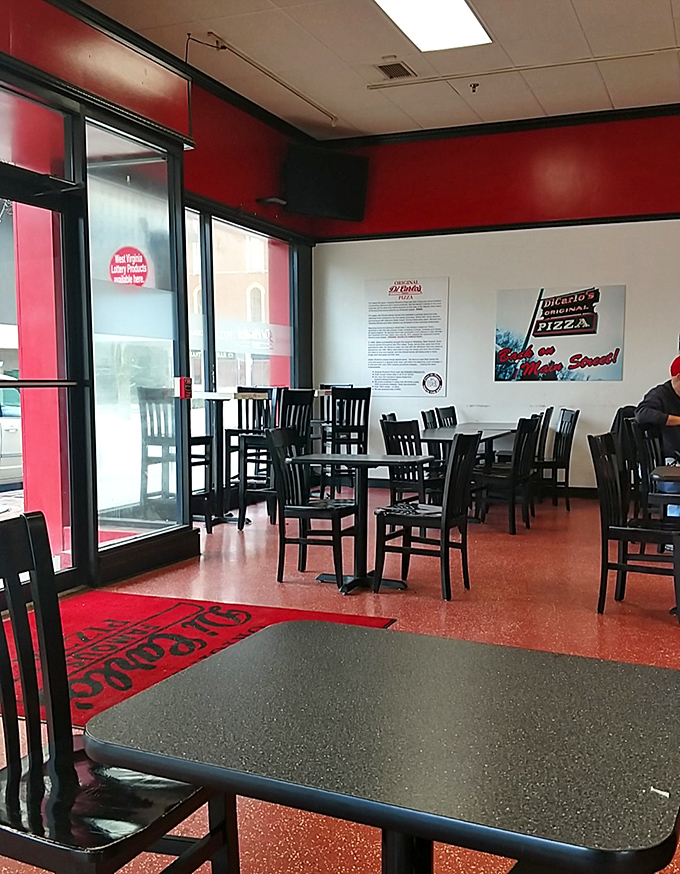 Pull up a chair to flavor town! DiCarlo's simple seating invites you to focus on what really matters – the pizza.