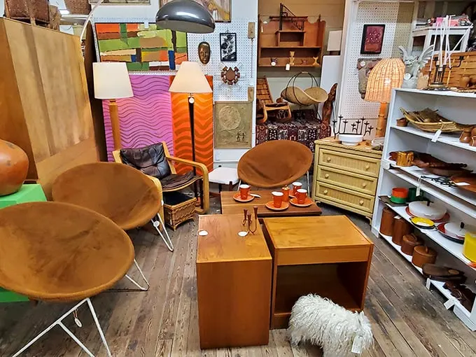 Mid-century marvelous! This furniture could furnish Don Draper's office or your hip grandma's living room. Either way, it's mad stylish.