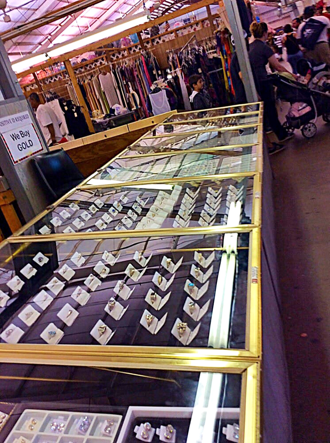 Bling bonanza! This jewelry case is a goldmine of vintage baubles and modern trinkets waiting to accessorize your life.