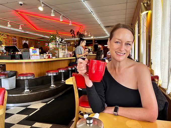 Red neon and retro vibes – it's not just a diner, it's a portal to simpler times. With better food, of course.