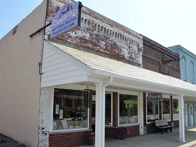 Amish Country Heirlooms: Where every purchase comes with a side of history. Forget big box stores – this is shopping with soul.
