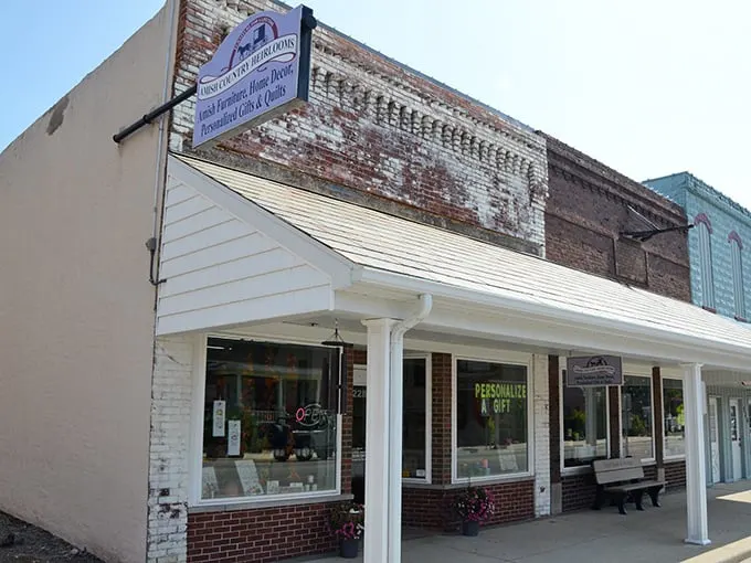 Amish Country Heirlooms: Where every purchase comes with a side of history. Forget big box stores – this is shopping with soul.