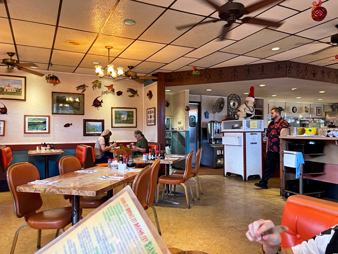 Hungry diners diving into their meals like Olympic swimmers at the starting gun. The breakfast games have begun!