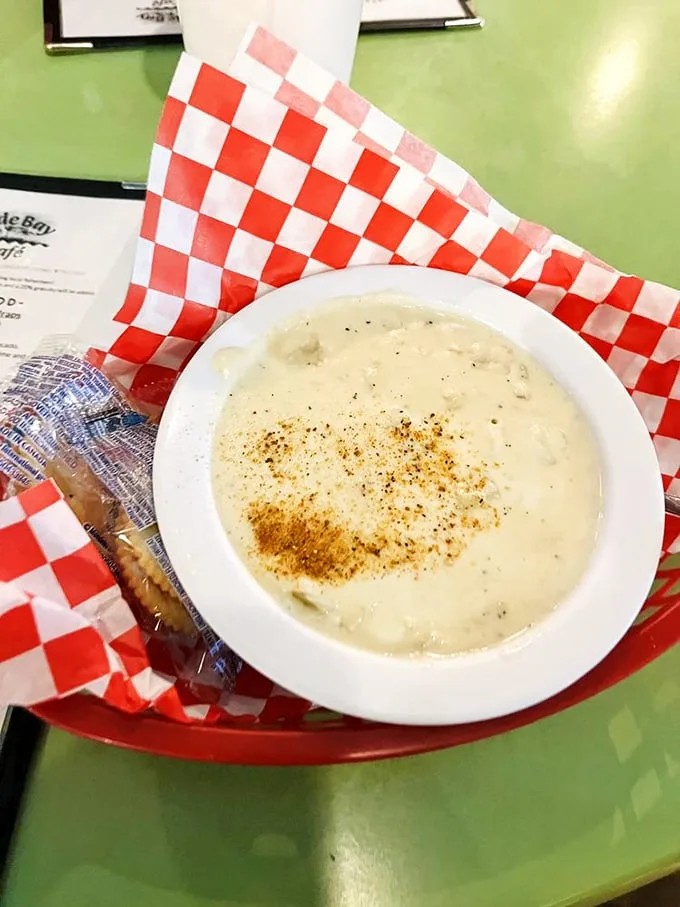 Clam chowder so creamy, it could make a New Englander weep with joy. Florida's giving the North a run for its money!