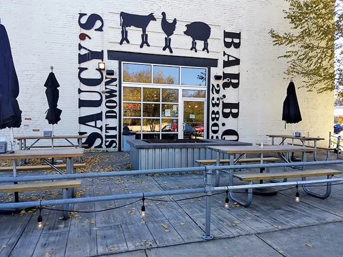 A beacon of barbecue brilliance! This exterior view is like a siren call to meat lovers everywhere. Resistance is futile, so just give in.