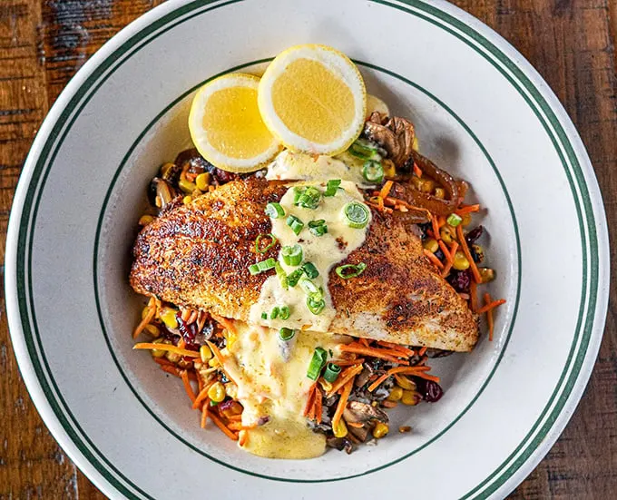 The Minnesota bowl: a Midwest melody of flavors that sings "comfort food" in perfect harmony. It's like a warm flannel shirt for your stomach.