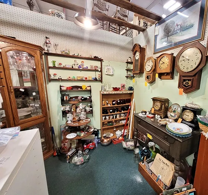 Tick-tock, it's treasure o'clock! This timeless display is proof that good things come to those who wait – and collect vintage timepieces.