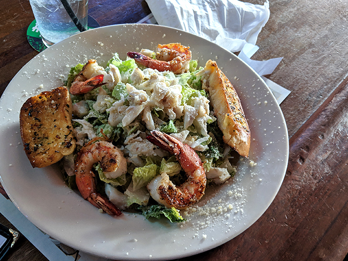 Not all heroes wear capes – some wear salad. This dish proves Kislings can do lean and green just as well as crispy and saucy.