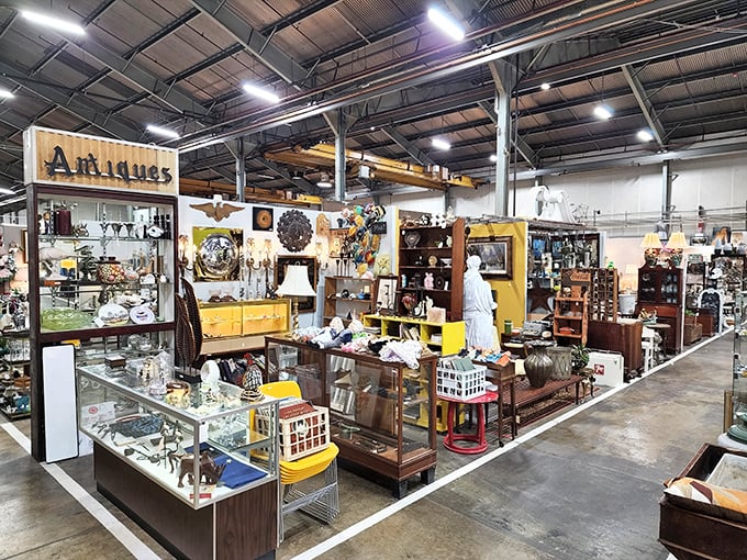 Antique alley or time traveler's bazaar? Either way, this sprawling space is where history and haggling go hand in hand.