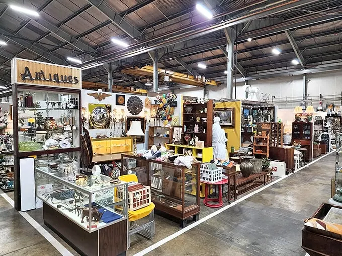 Antique alley or time traveler's bazaar? Either way, this sprawling space is where history and haggling go hand in hand.