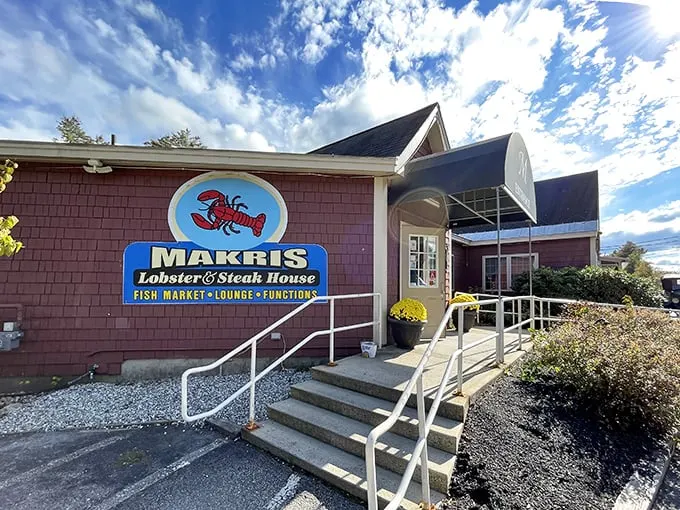 Lobster tanks so fresh, you'll swear the crustaceans are doing the backstroke. Makris: where indecision between steak and lobster is encouraged.