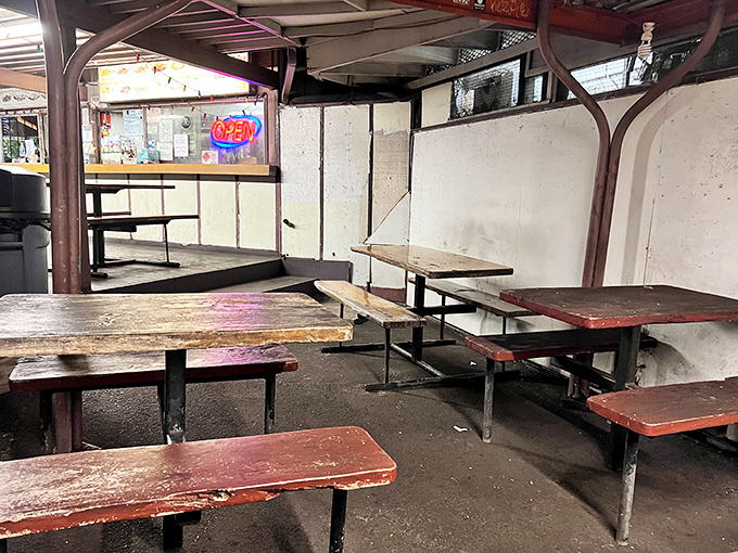 No-frills seating for serious eaters. This isn't a place for Instagram influencers – it's where real food lovers come to get their hands dirty.