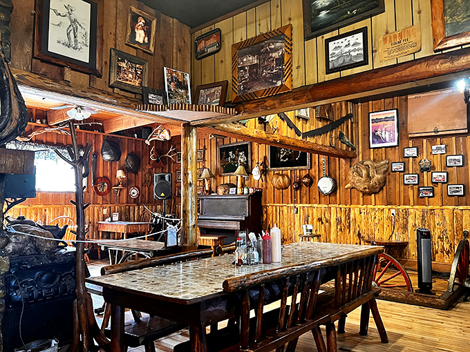 Imagine if John Wayne decorated your grandpa's attic. This cozy interior is a treasure trove of Western memorabilia that'll keep you entertained between bites.