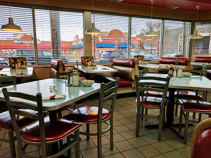 Classic red vinyl booths and no-nonsense tables create the perfect stage for breakfast theatre—where coffee flows freely and comfort reigns supreme.
