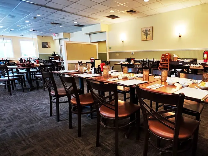 Step into a time capsule of cozy Americana. Bingham's interior is like a warm hug from your favorite aunt – comforting, familiar, and guaranteed to leave you feeling satisfied.