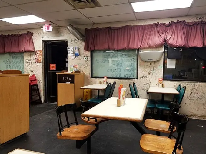 Step into a time capsule of flavor! This no-frills interior lets the food do all the talking – and boy, does it have a lot to say.