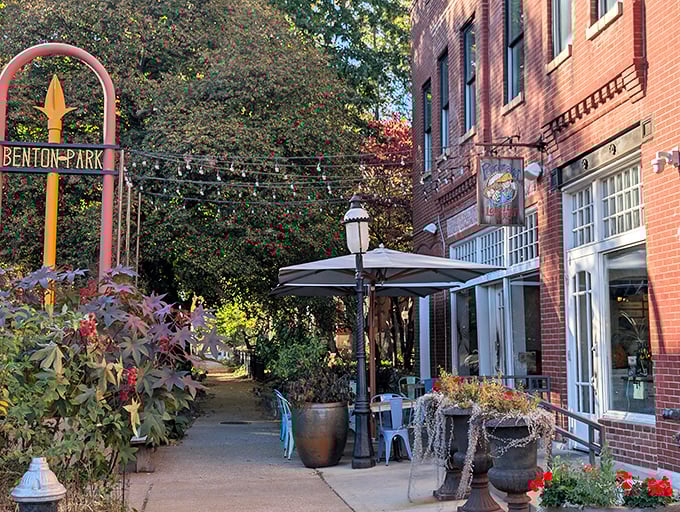 Peacemaker Lobster & Crab: "Benton Park's coastal escape! Where lobster rolls meet Midwest hospitality."