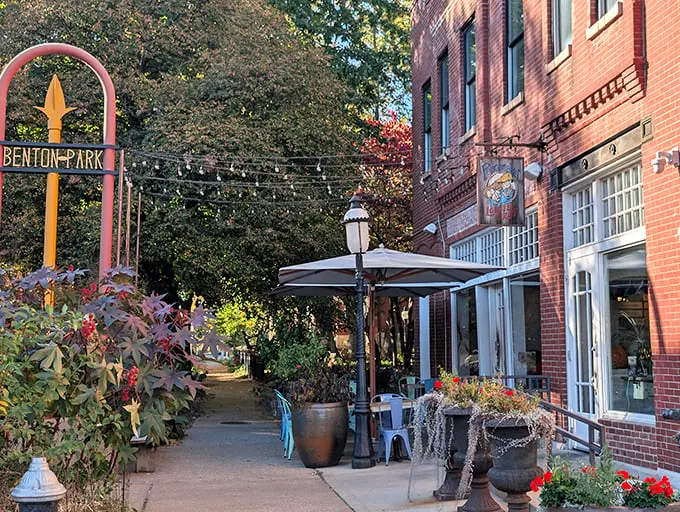 Peacemaker Lobster & Crab: "Benton Park's coastal escape! Where lobster rolls meet Midwest hospitality."