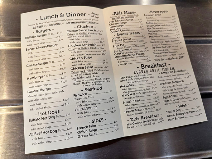 Decisions, decisions! Wall Drug's menu is a smorgasbord of comfort food classics. From buffalo burgers to hot beef sandwiches, it's like your grandma's cookbook came to life – with a prairie twist.
