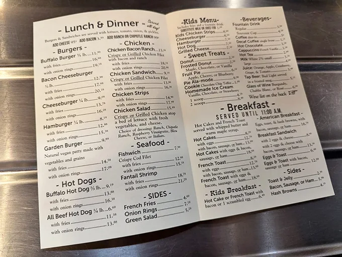 Decisions, decisions! Wall Drug's menu is a smorgasbord of comfort food classics. From buffalo burgers to hot beef sandwiches, it's like your grandma's cookbook came to life – with a prairie twist.